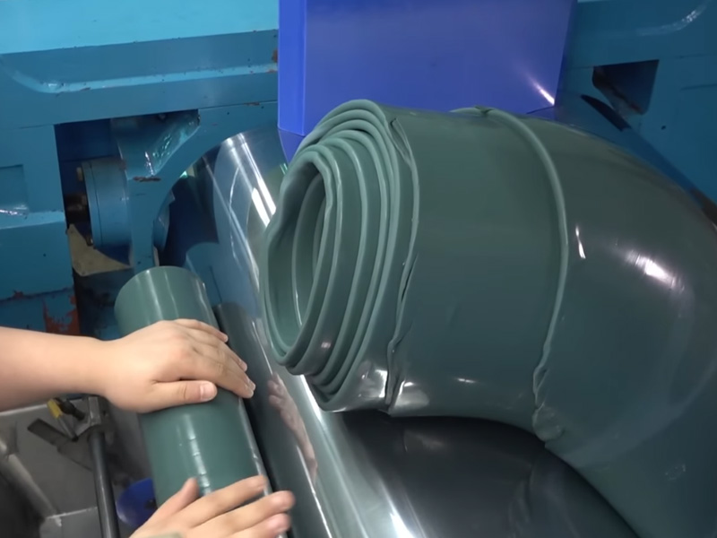 Silikonform med 12 hål för julljus och glödlampor i choklad